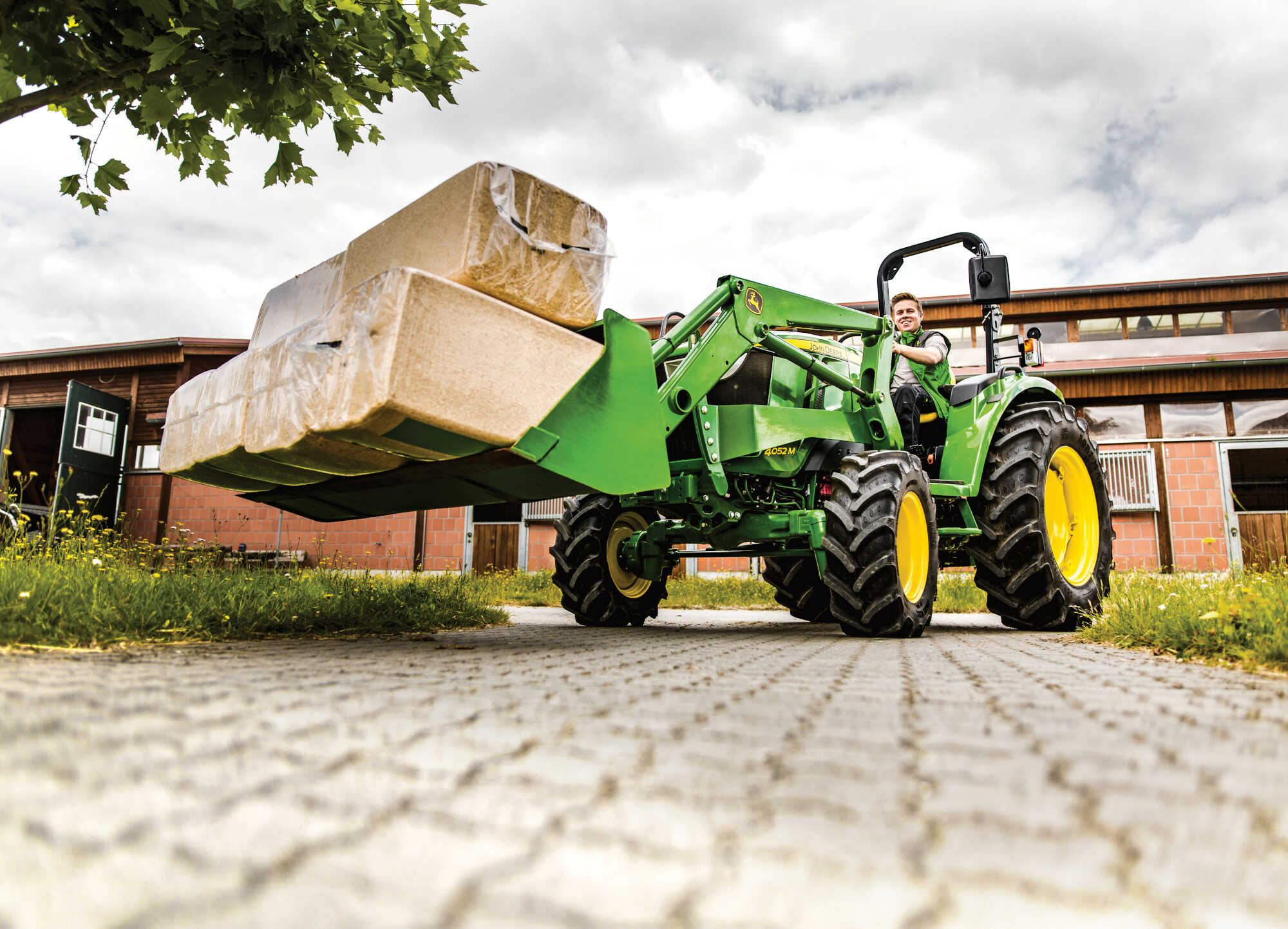 John Deere 4052M kompakt traktor - Traktorok - KITE Zrt.