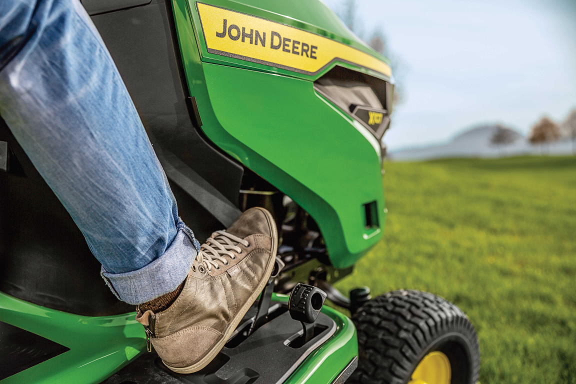 John Deere X107 fűnyírótraktor - Környezetápolási berendezések - KITE Zrt.