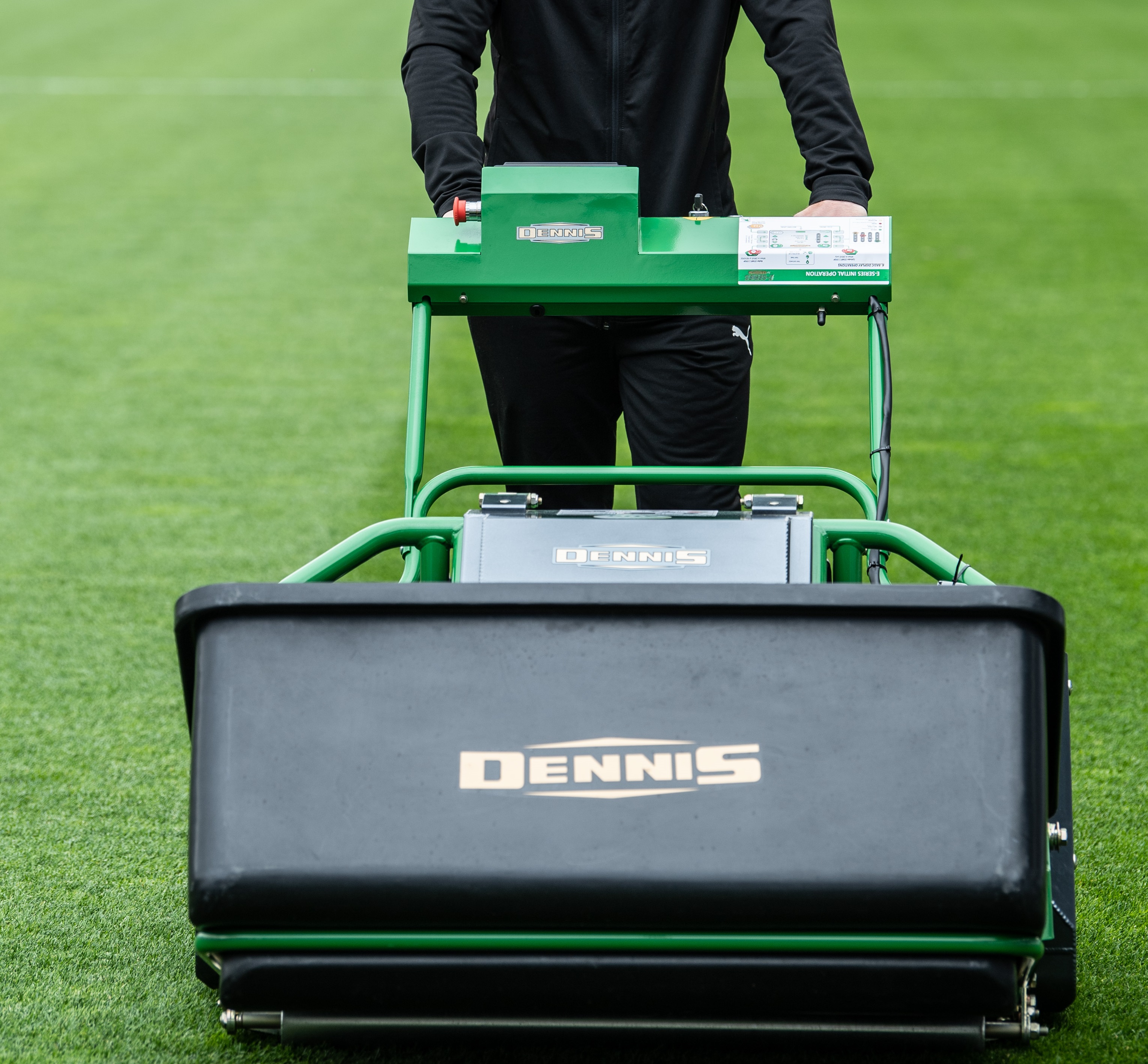 Dennis ES-860 akkumulátoros hengerkéses fűnyíró - Környezetápolási ...