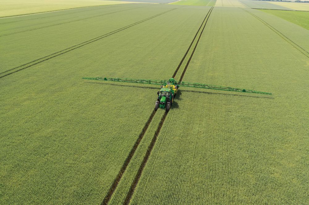 Célkeresztben a John Deere vontatott permetező portfóliója - Tudástár ...